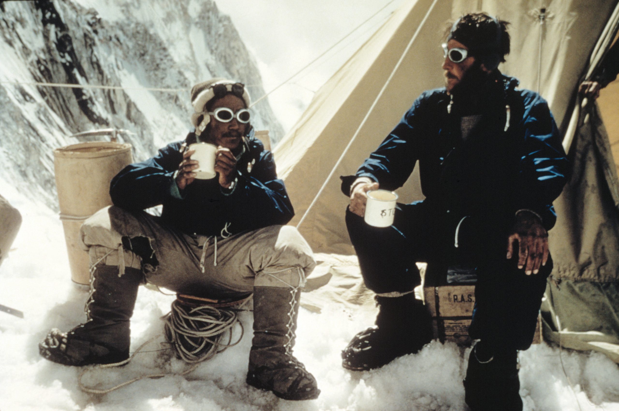 About us - Everest 70